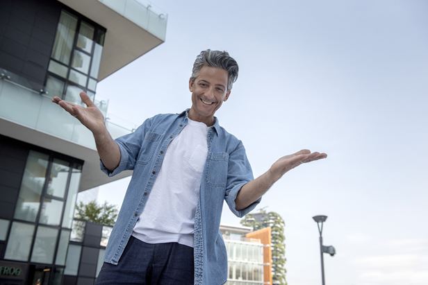 Wind, nuovo spot con Fiorello per l'offerta All Inclusive Unlimited